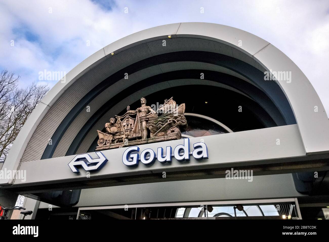 Historic entrance hall to Gouda train station Stock Photo - Alamy