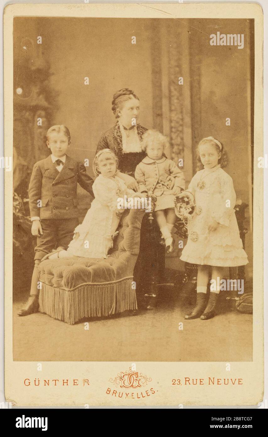 Portrait of the Countess of Flanders and children Günther, Jean ...