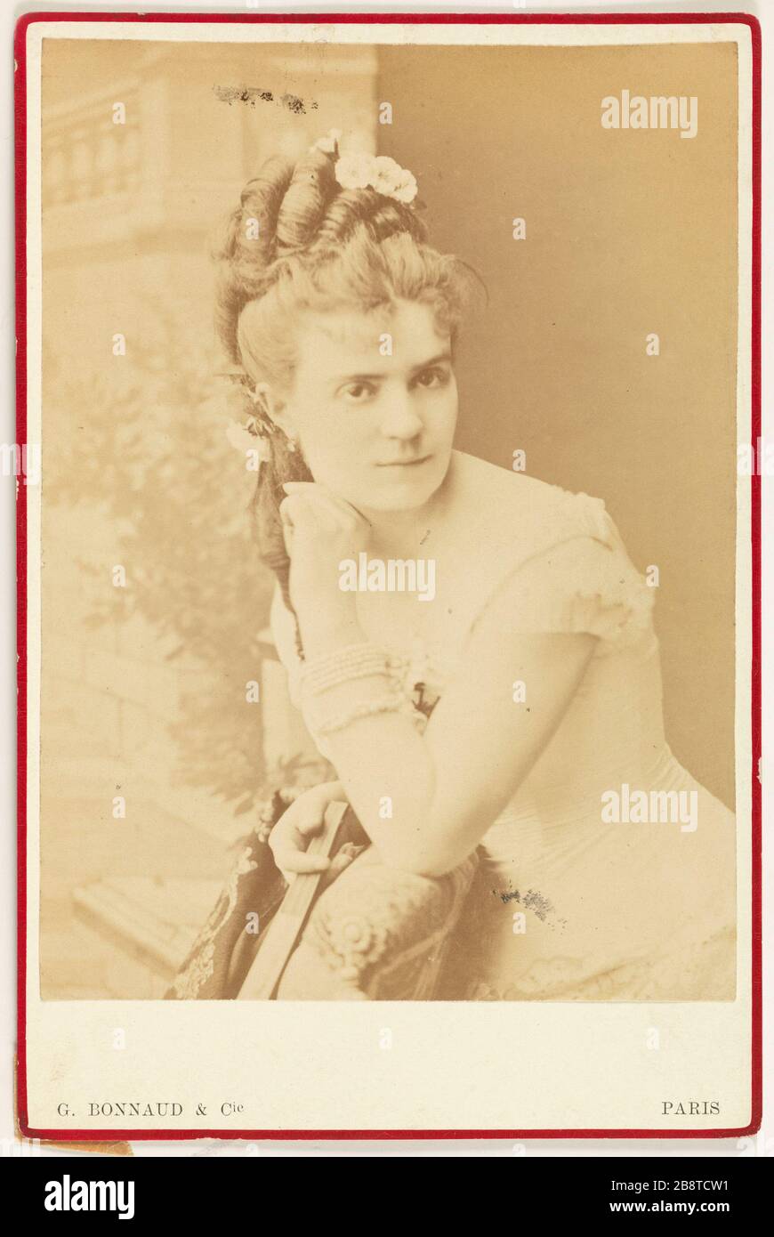 Portrait of Marie Beer, actress G. Bonnaud & Cie. "Portrait de Marie ...