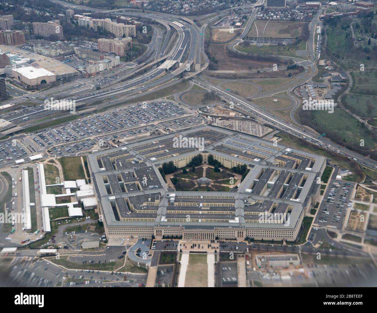 Crystal city pentagon hi-res stock photography and images - Alamy
