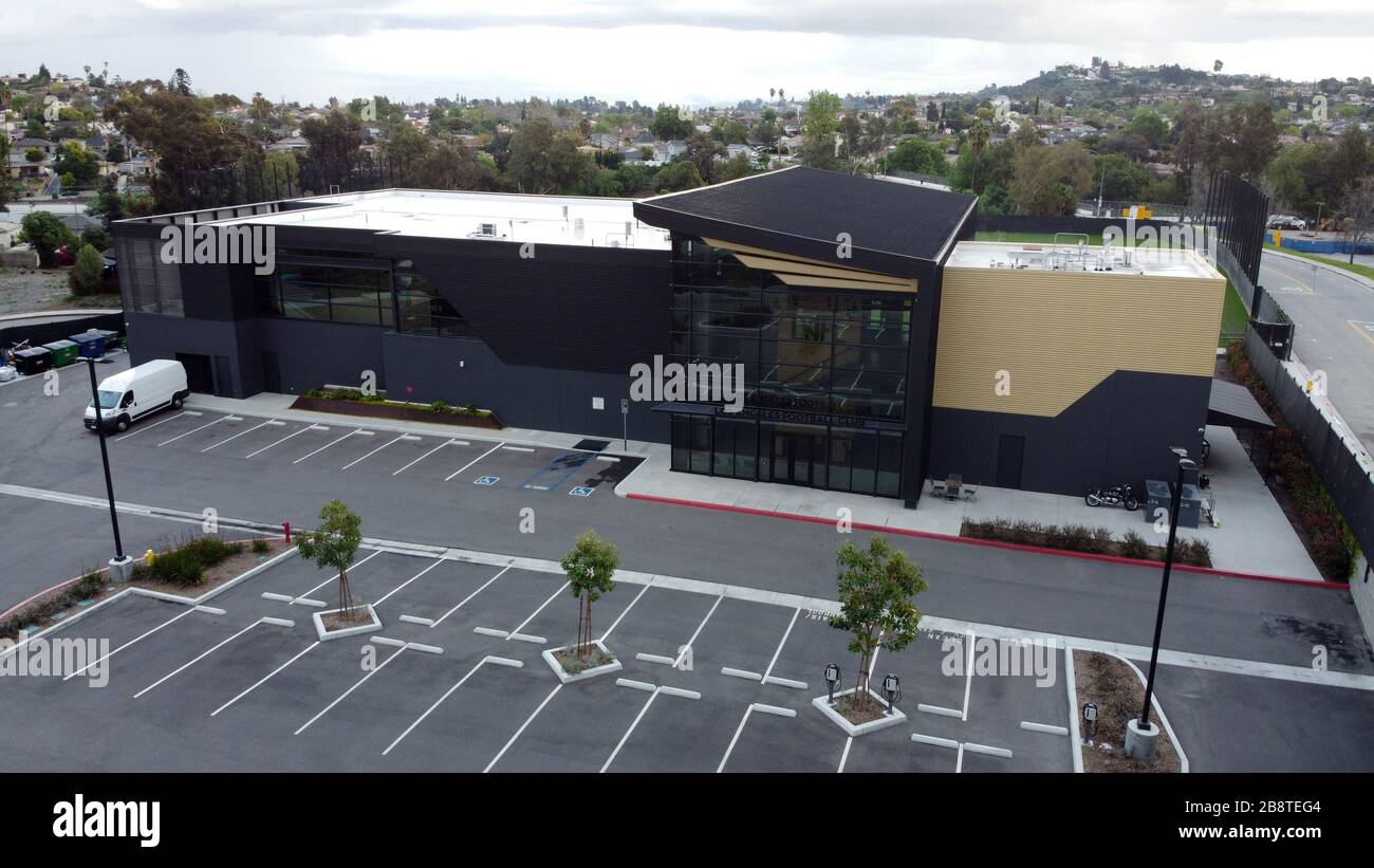 League of legends logo hi-res stock photography and images - Alamy