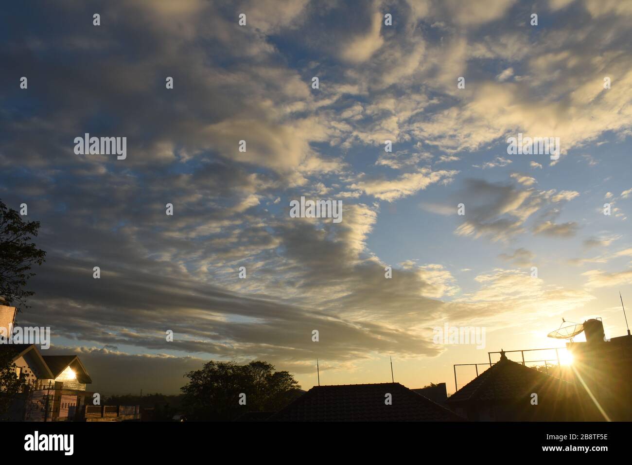Rooftop sunrise panorama hi-res stock photography and images - Alamy