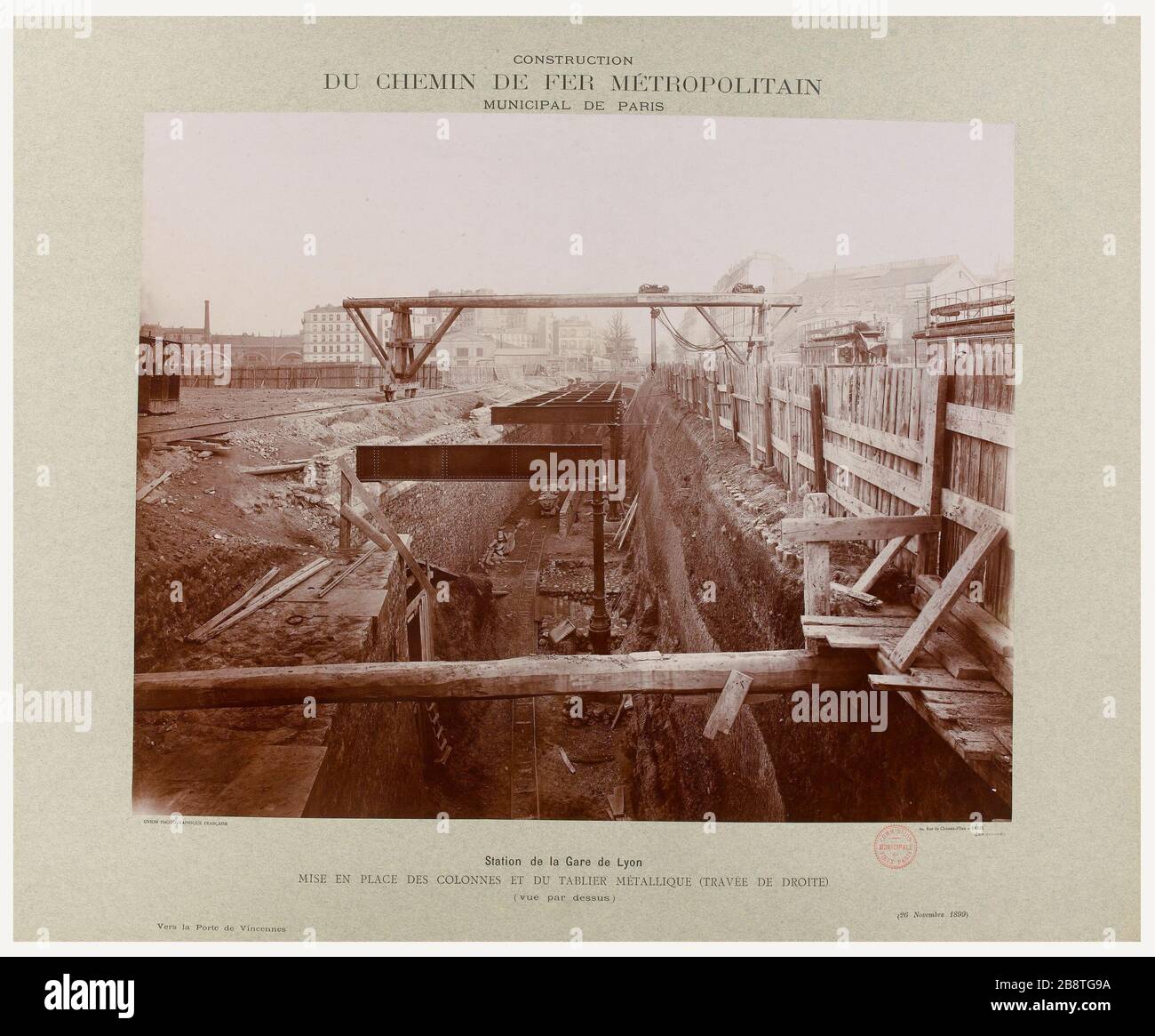 Construction / the Railway Metropolitan / Municipal / Paris Station ...