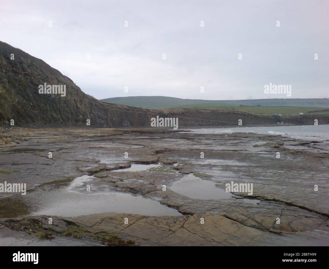Kimmeridge bay wave cut platform hi-res stock photography and images ...
