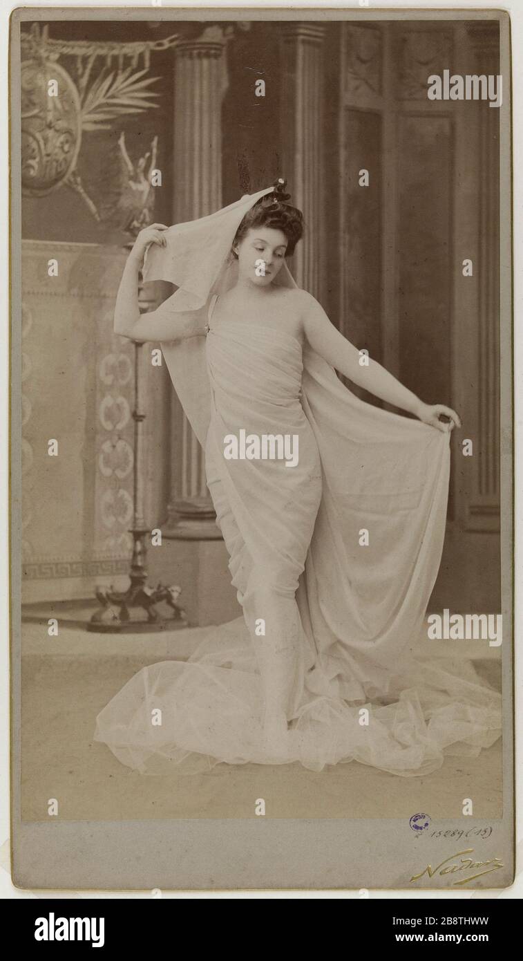 1920 paris atelier hi-res stock photography and images - Alamy