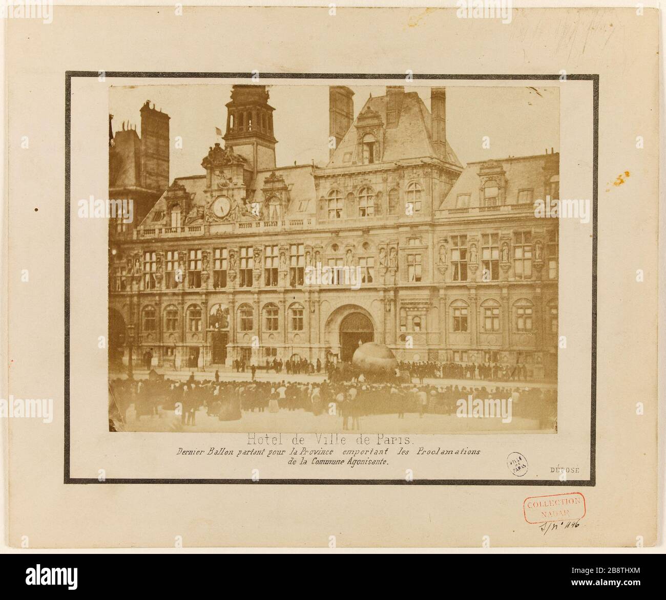 Paris city hall the last balloon hi-res stock photography and images ...