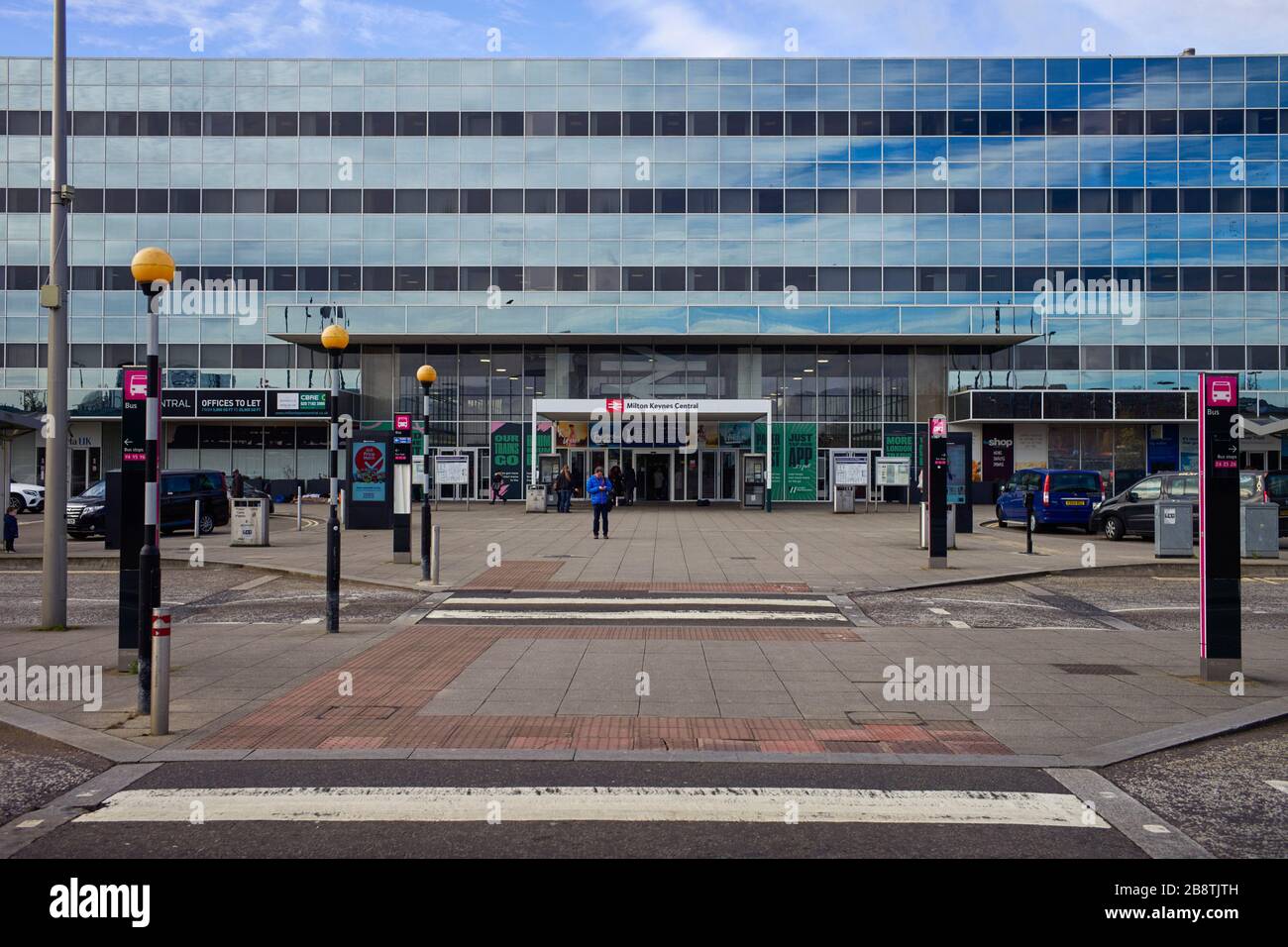 Milton keynes central railway station hi-res stock photography and ...