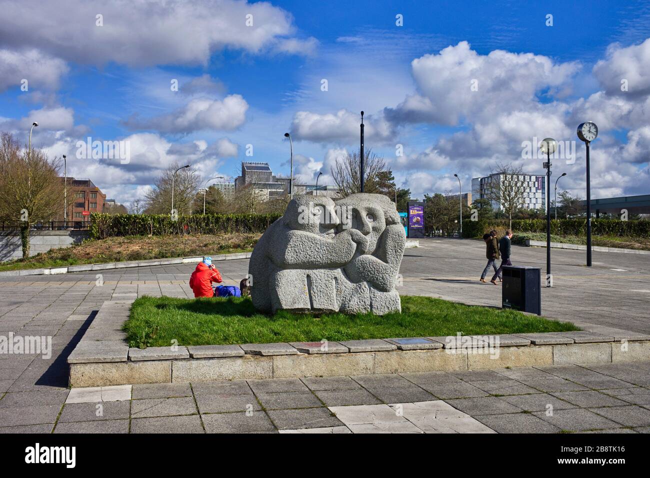 The cuddling couple statue on the exit from Milton Keynes railway ...
