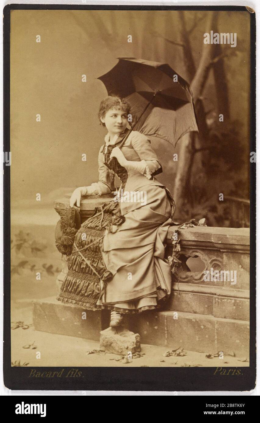 Portrait of Dandar, actress "Dandar, actrice". Photographie de Bacard ...