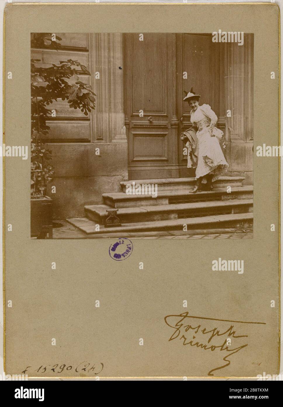 Portrait of the actress Rejane on the steps of a staircase. Portrait de ...