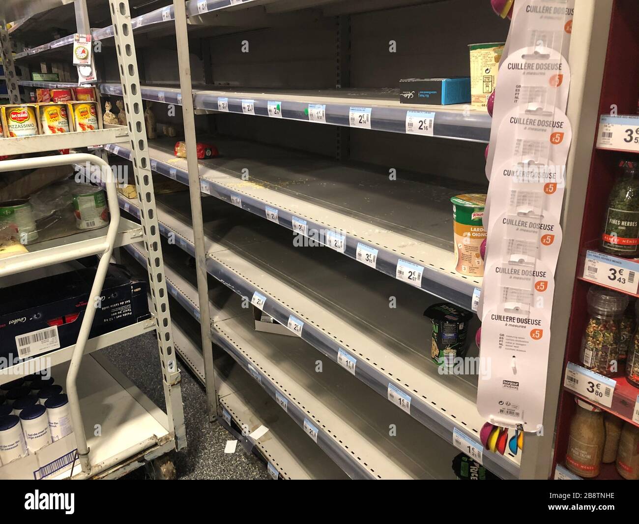 Supermarket maintenance hi-res stock photography and images - Alamy