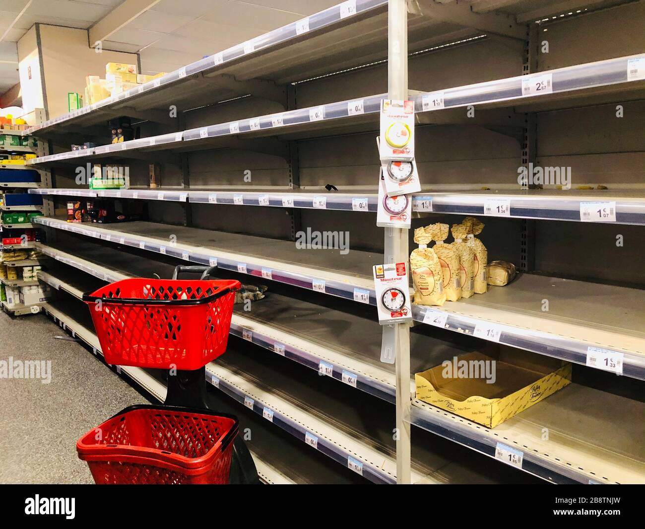 Supermarket maintenance hi-res stock photography and images - Alamy