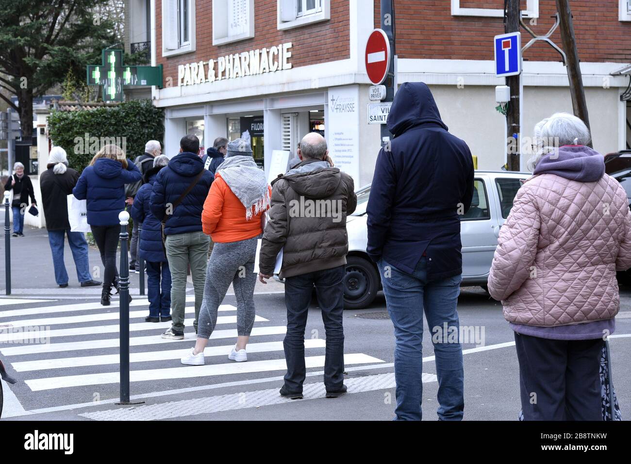 Queue in front of a pharmacy Stock Photo - Alamy