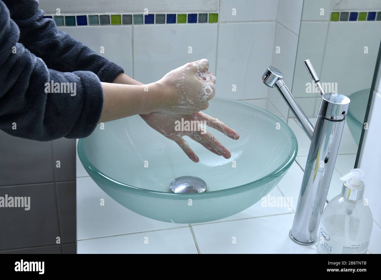 Hand wash prevention hi-res stock photography and images - Alamy