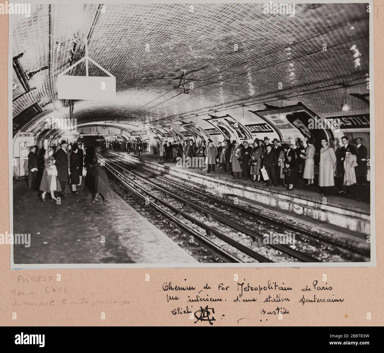 Metro parisien hi-res stock photography and images - Alamy