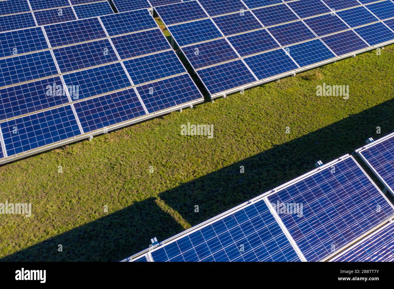 Solar panels field hi-res stock photography and images - Alamy