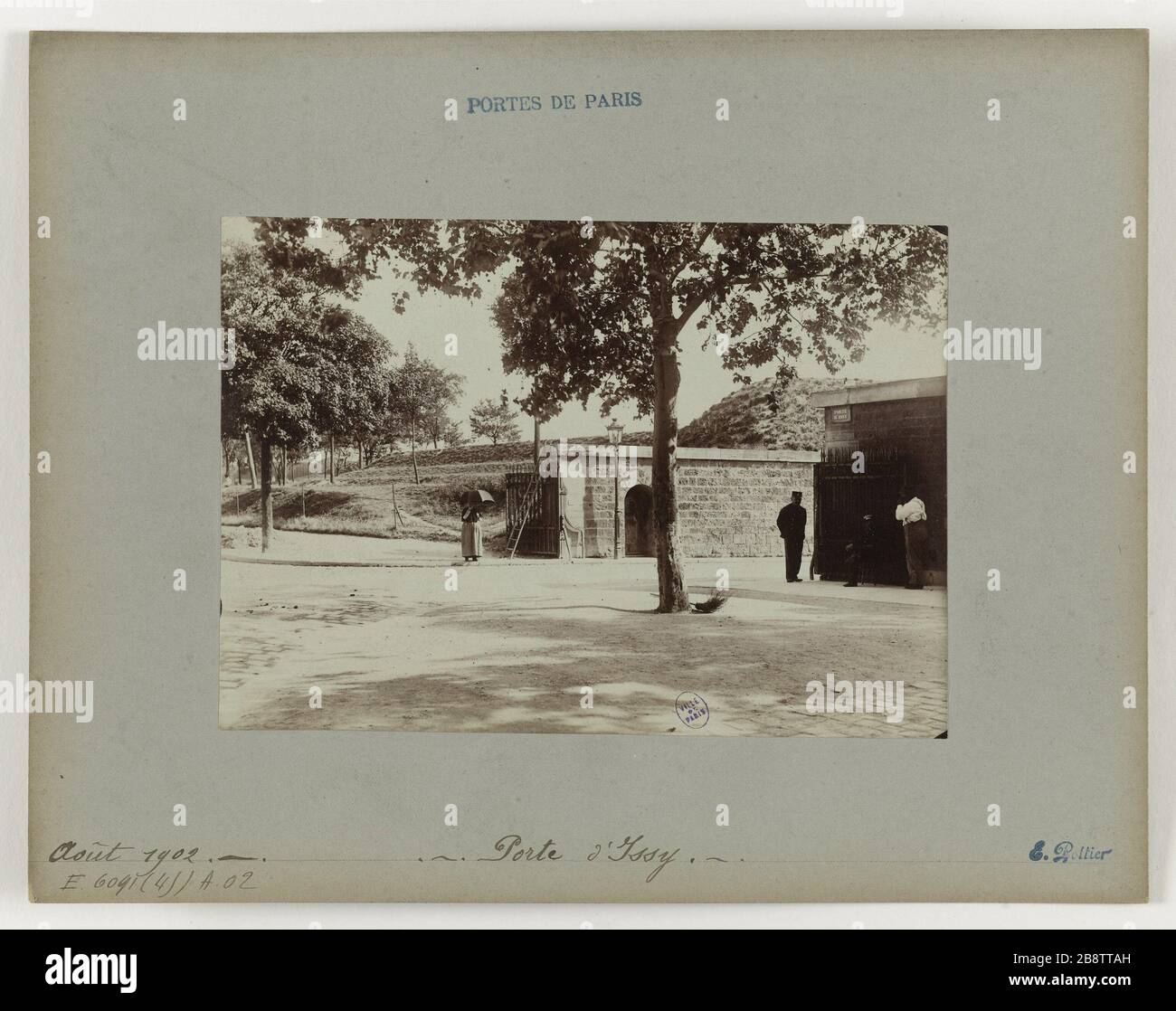 DOOR ISSY, 15TH DISTRICT, PARIS Porte d'Issy, Paris (XVème arr.). Août ...