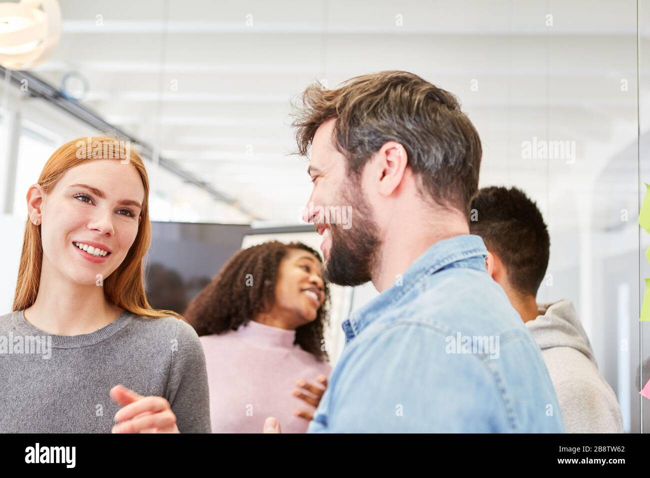 Office colleagues hi-res stock photography and images - Alamy