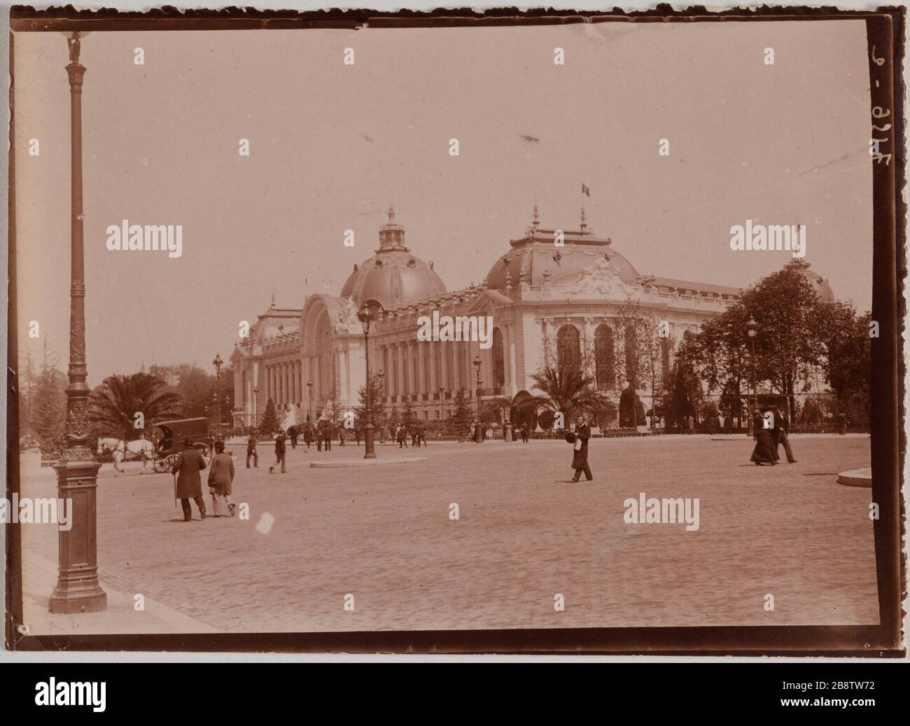 Paris world fair exhibition hi-res stock photography and images - Alamy