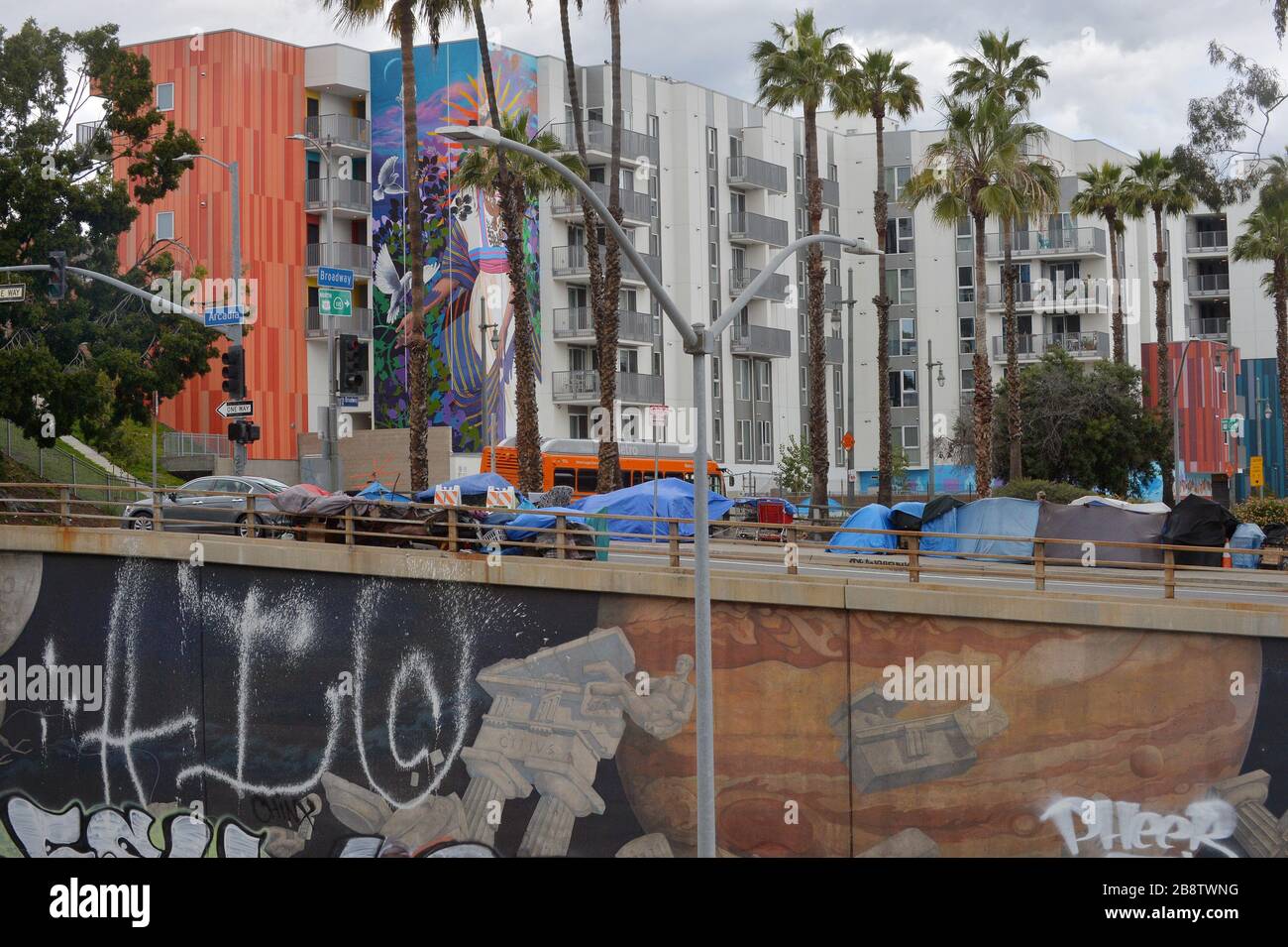 101 freeway homeless hi-res stock photography and images - Alamy