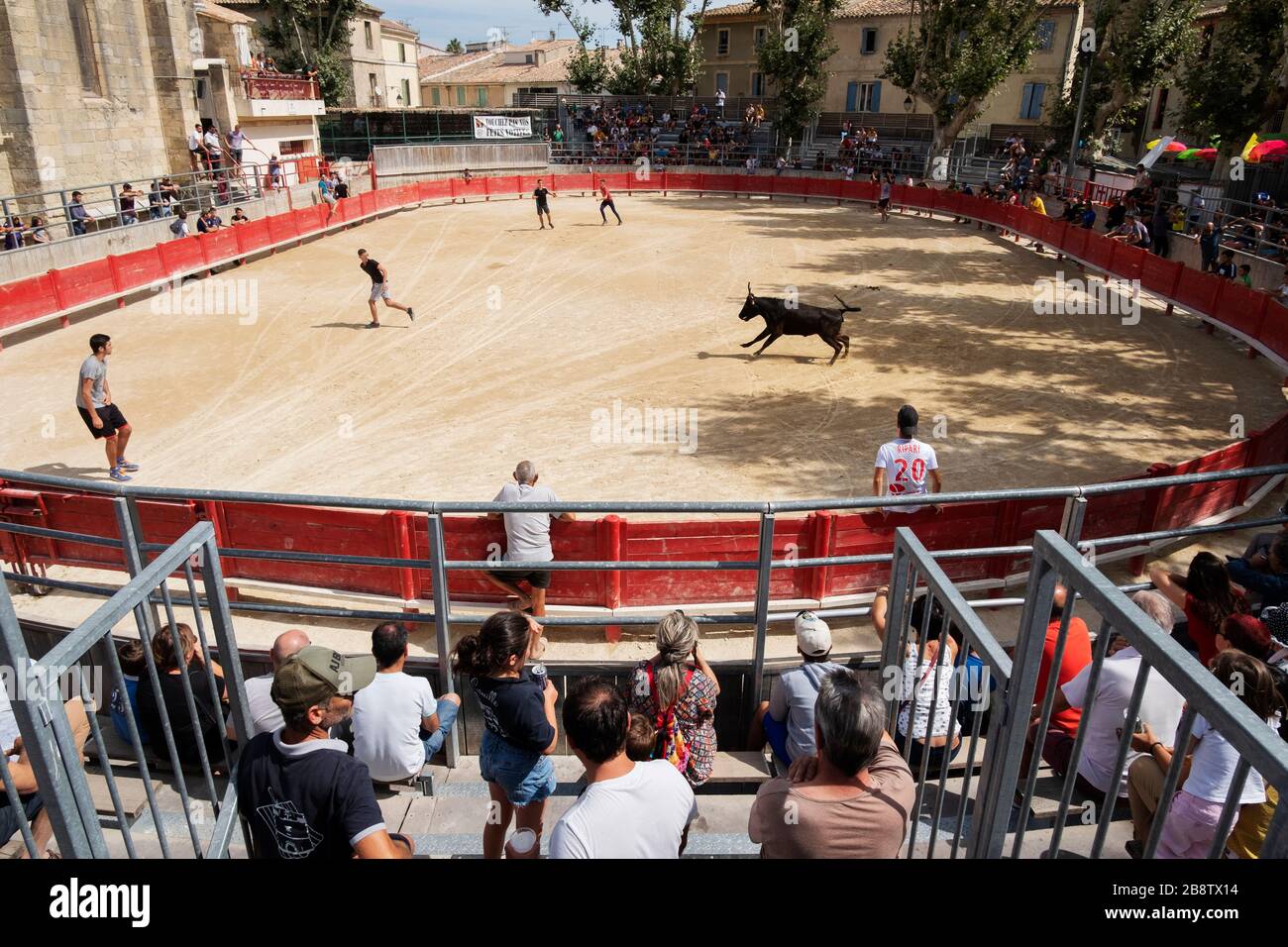 Running with the bulls france hi-res stock photography and images - Alamy