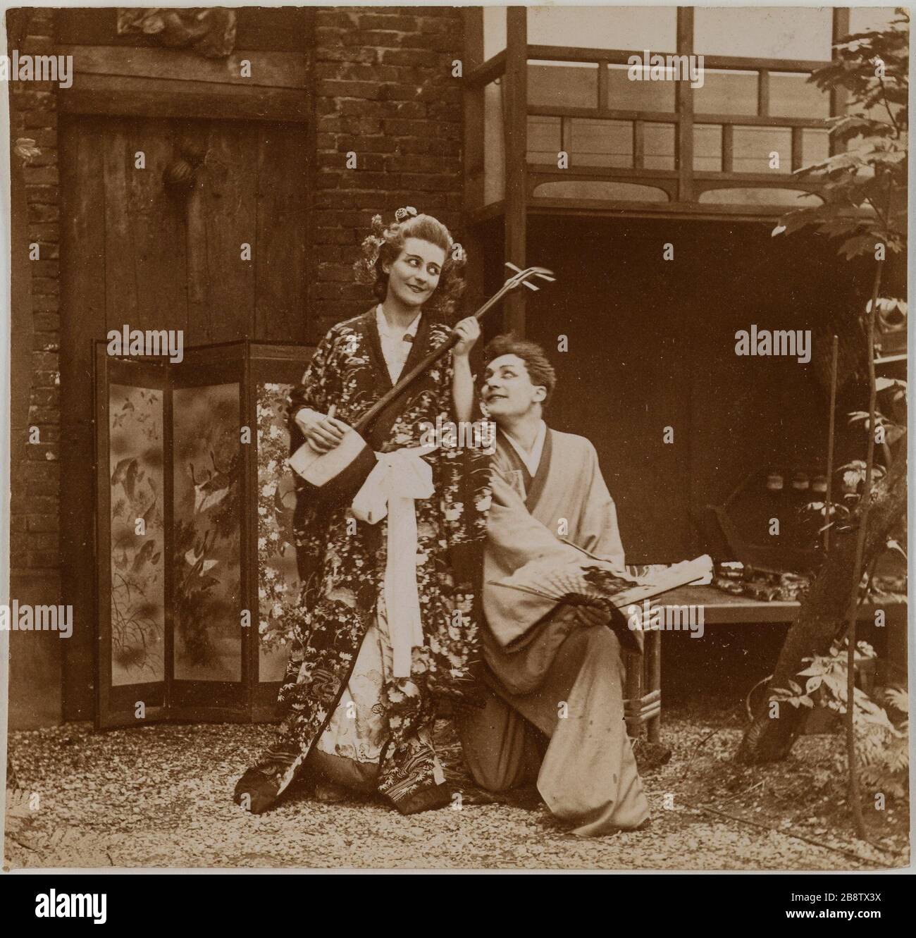 Woman playing samisen hi-res stock photography and images - Alamy
