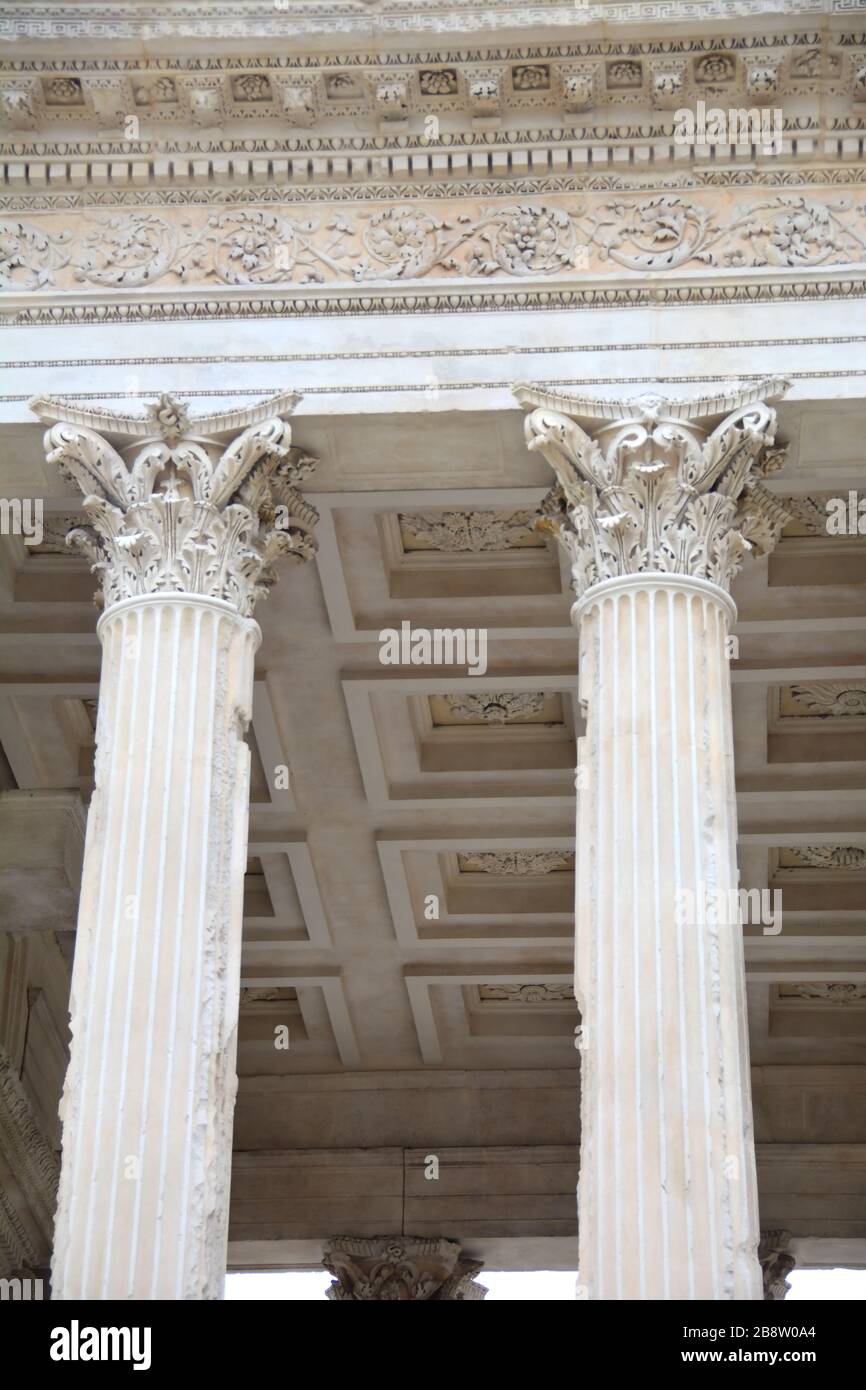 Classic entablature hi-res stock photography and images - Alamy