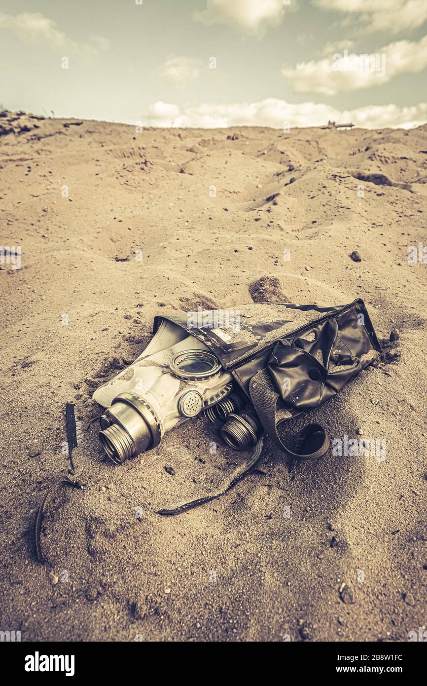 Contaminated gas mask in the sunburned toxic desert Stock Photo - Alamy