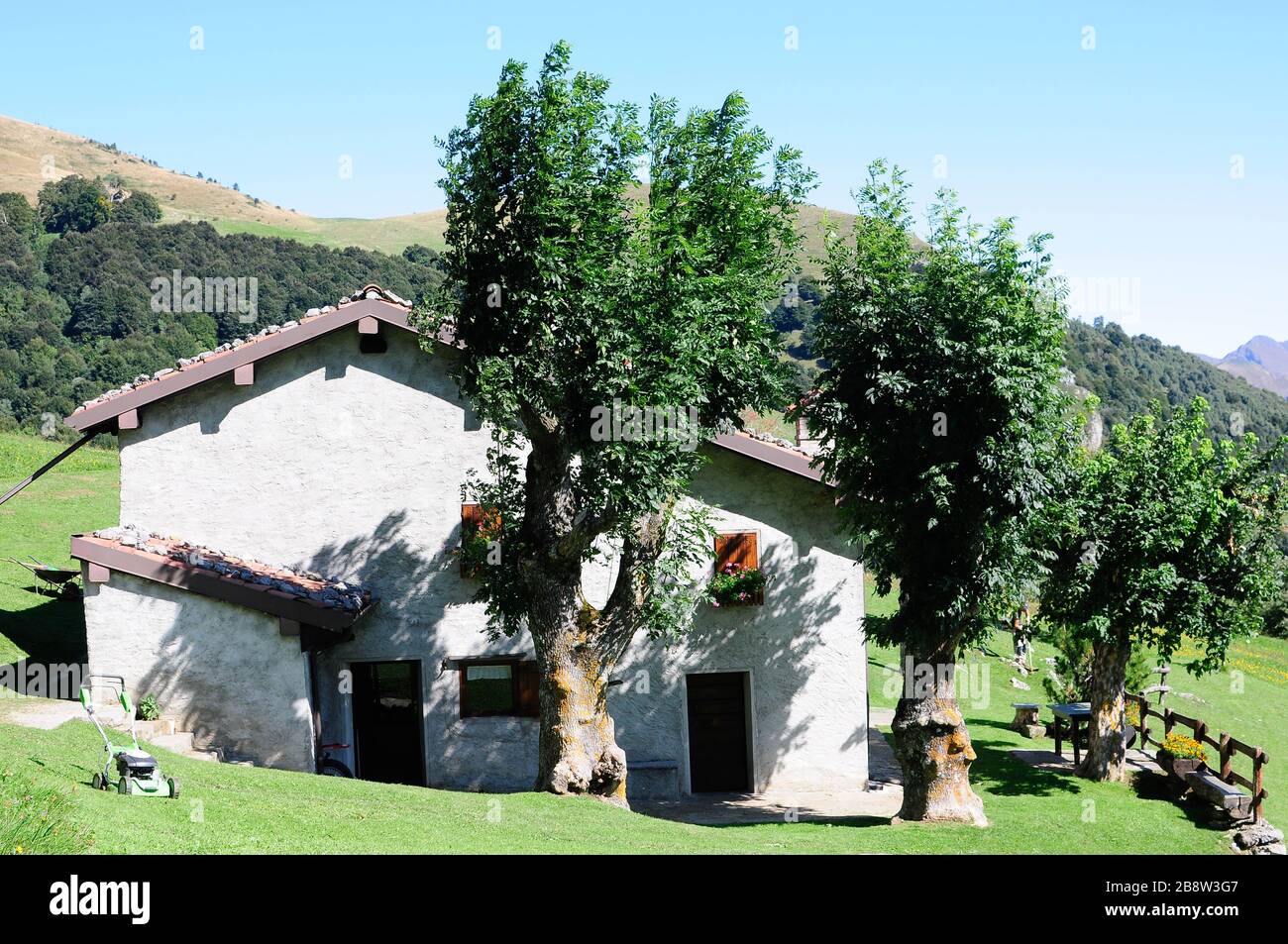 a silent mountain hut, ideal for relaxing and getting away from the ...