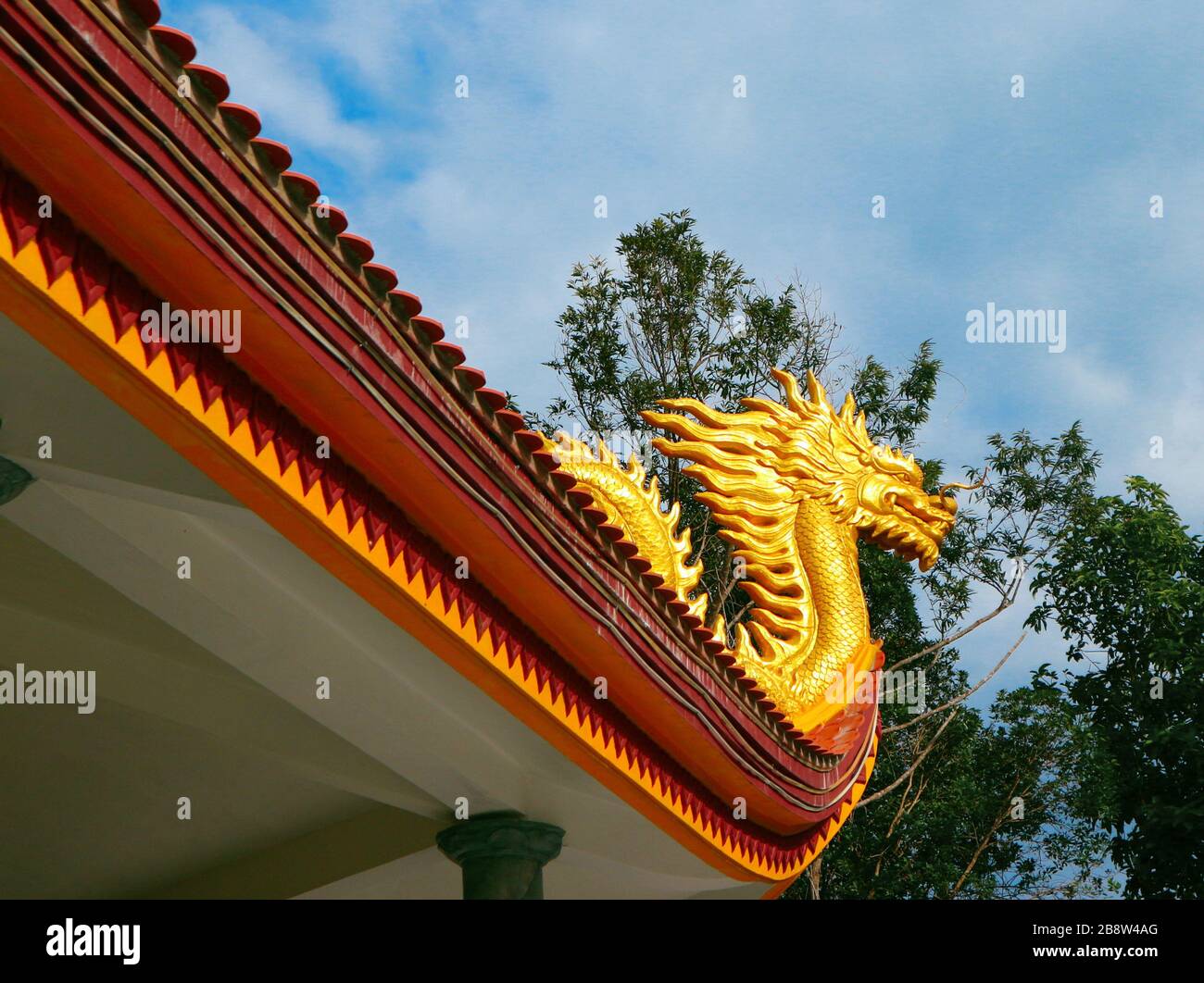 Gold dragon statue on the roof of chinese temple. Traditional oriental ...