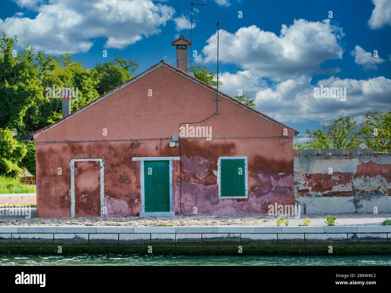 Old Red Plaster Building with Green Door Stock Photo - Alamy