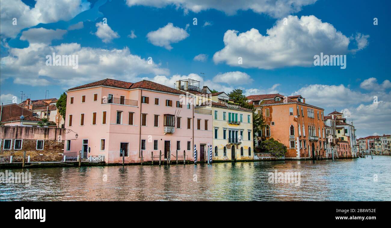 Pink Plaster Buildings in Venice Canal Stock Photo - Alamy
