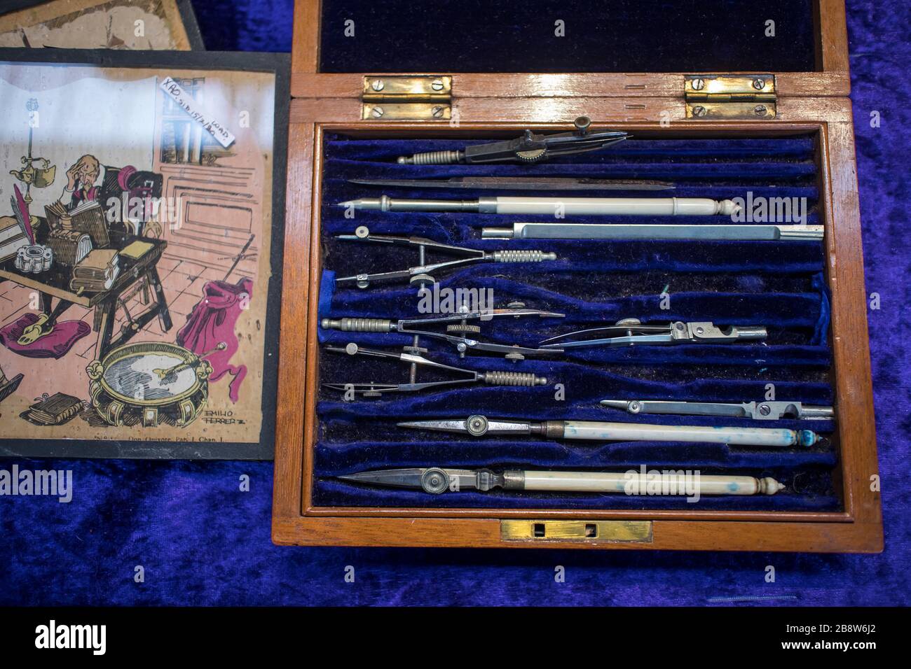 Vintage compasses hi-res stock photography and images - Alamy