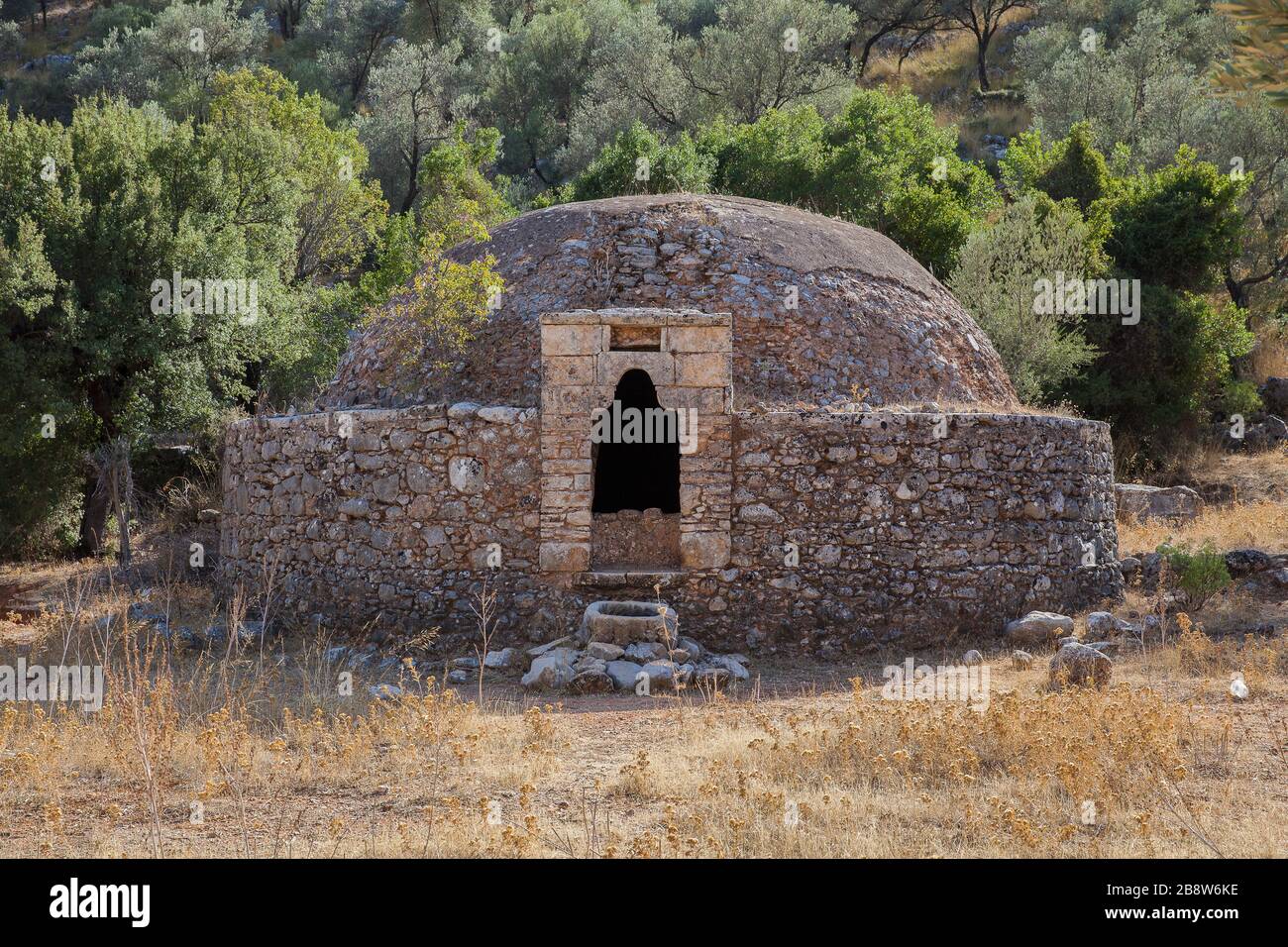 Antique water cistern hi-res stock photography and images - Alamy