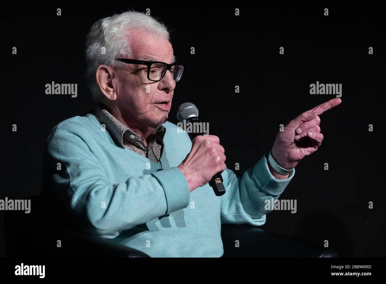 Barry cryer comedian hi-res stock photography and images - Alamy