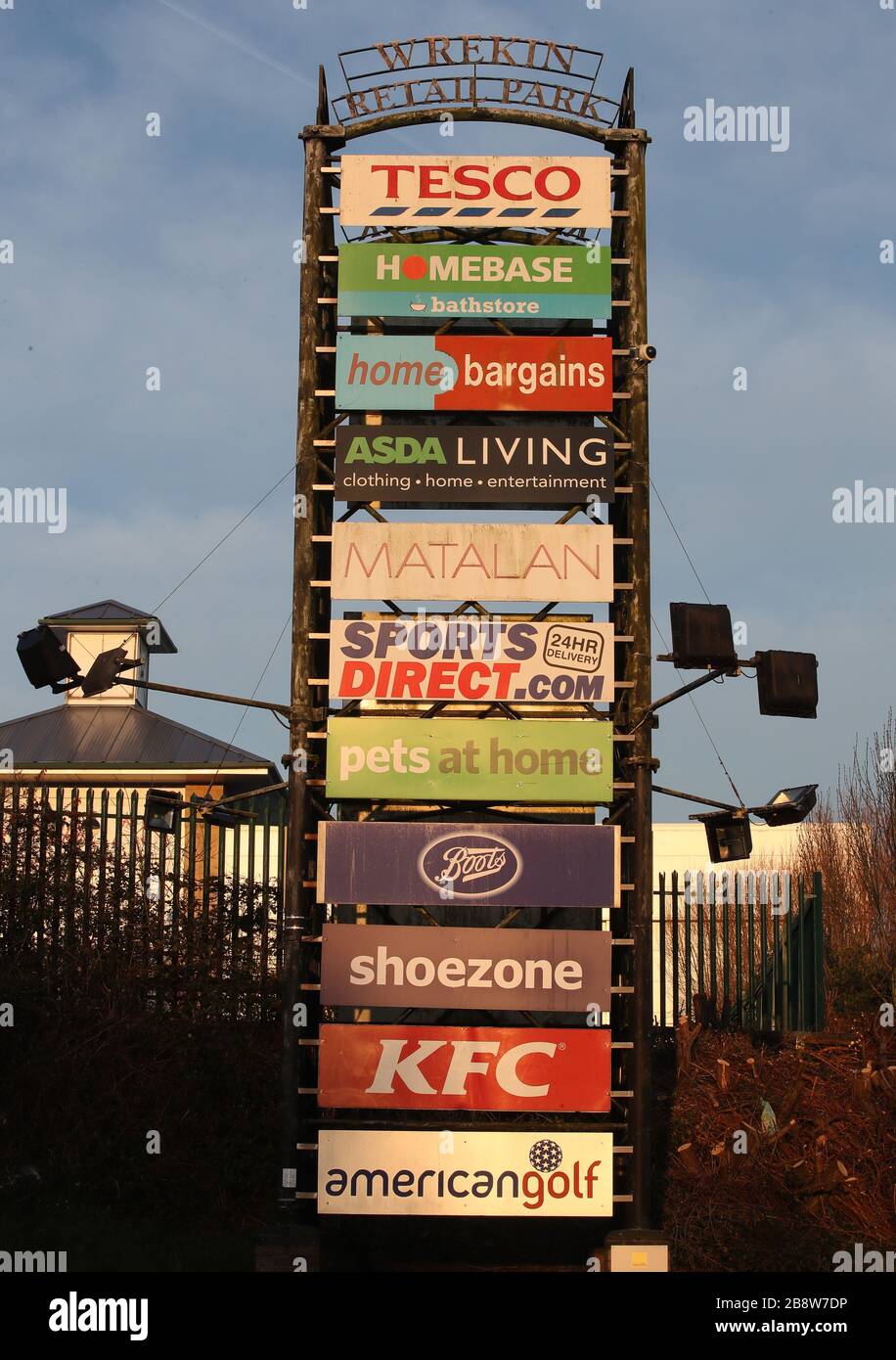 Shop logos hi-res stock photography and images - Alamy