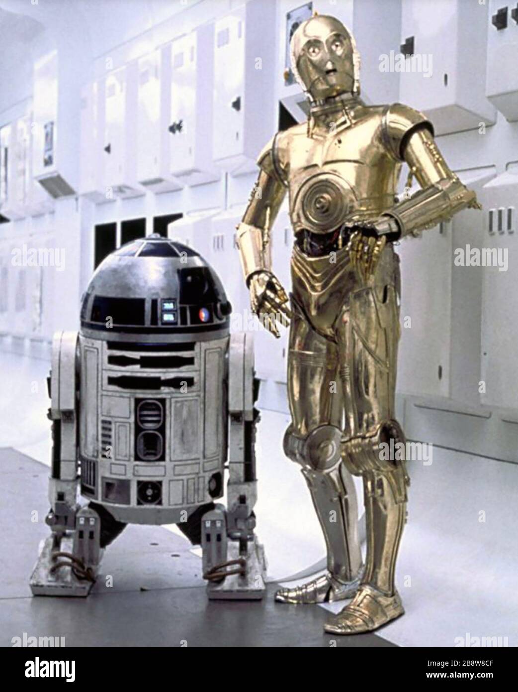 STAR WARS 1977 Lucasfilm/20th Century Fox film with Mark Hamill as Luke ...