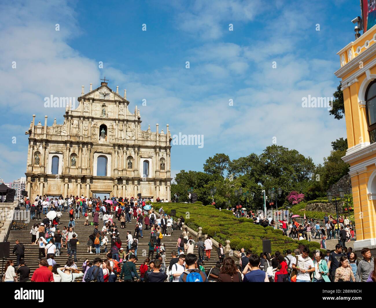 Crowd of tourists at the Ruins of Saint Paul's, a 17th-century Catholic ...