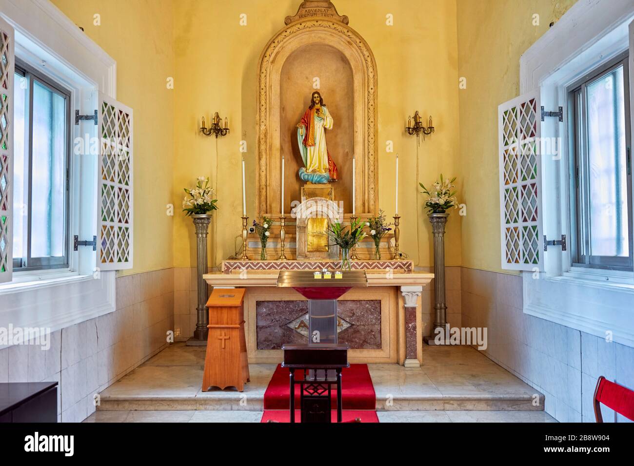 Side altar hi-res stock photography and images - Alamy