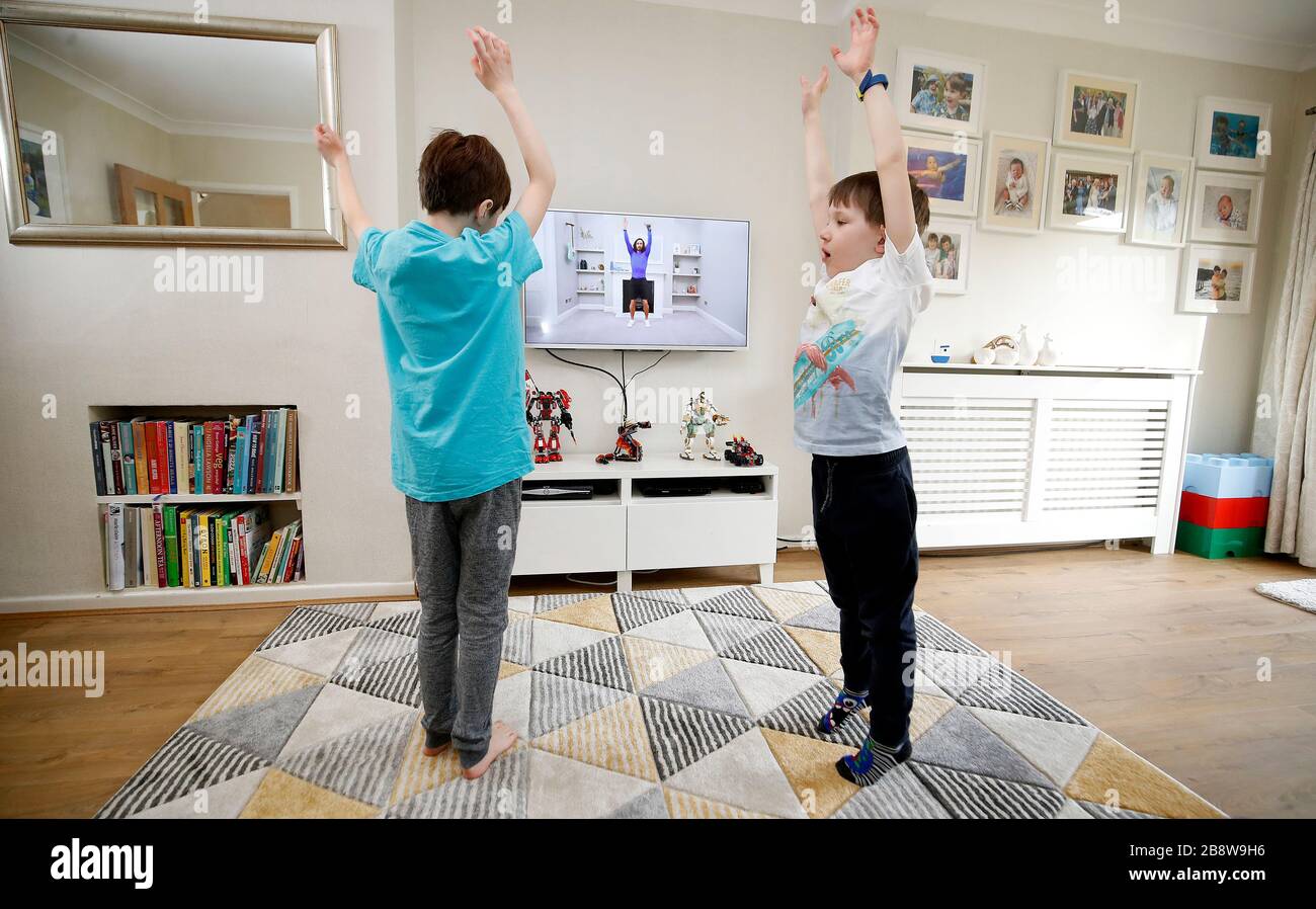 Joe wicks workout hi-res stock photography and images - Alamy