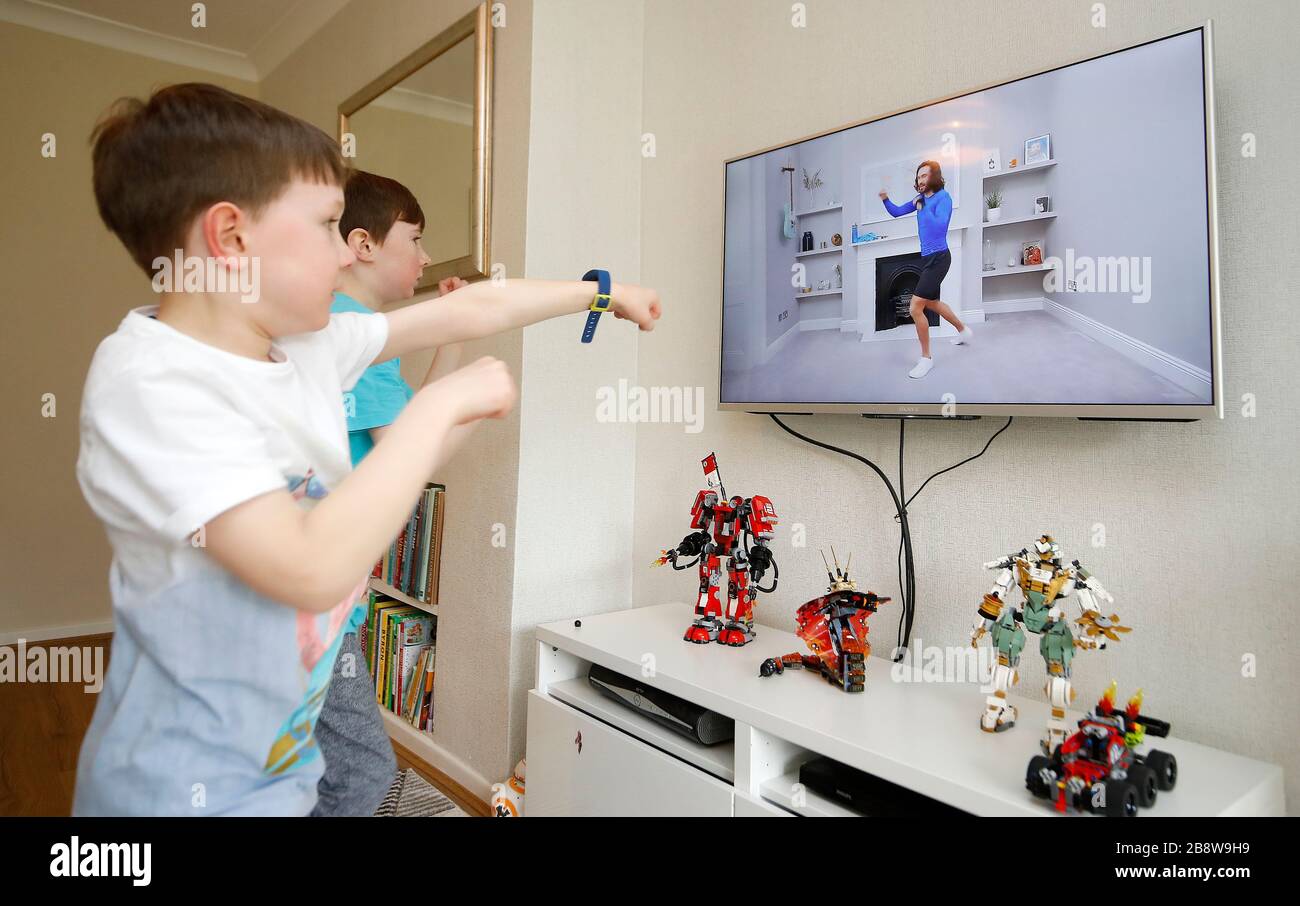 Joe wicks workout hi-res stock photography and images - Alamy