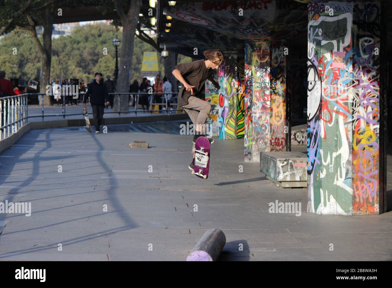 London southbank spring hi-res stock photography and images - Alamy