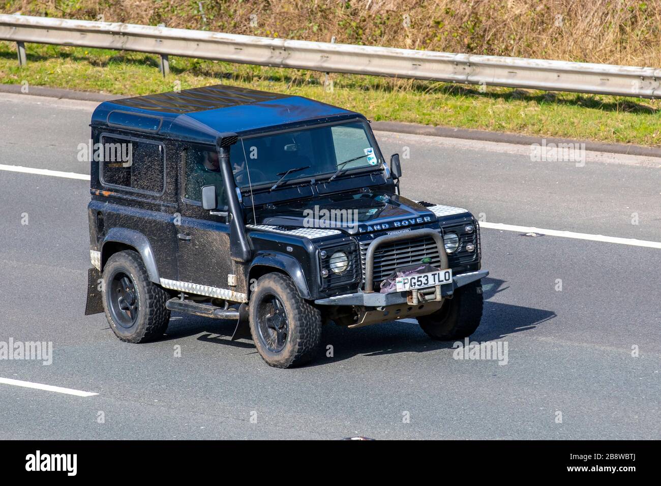 Land rover defender 90 td5 xs hi-res stock photography and images - Alamy