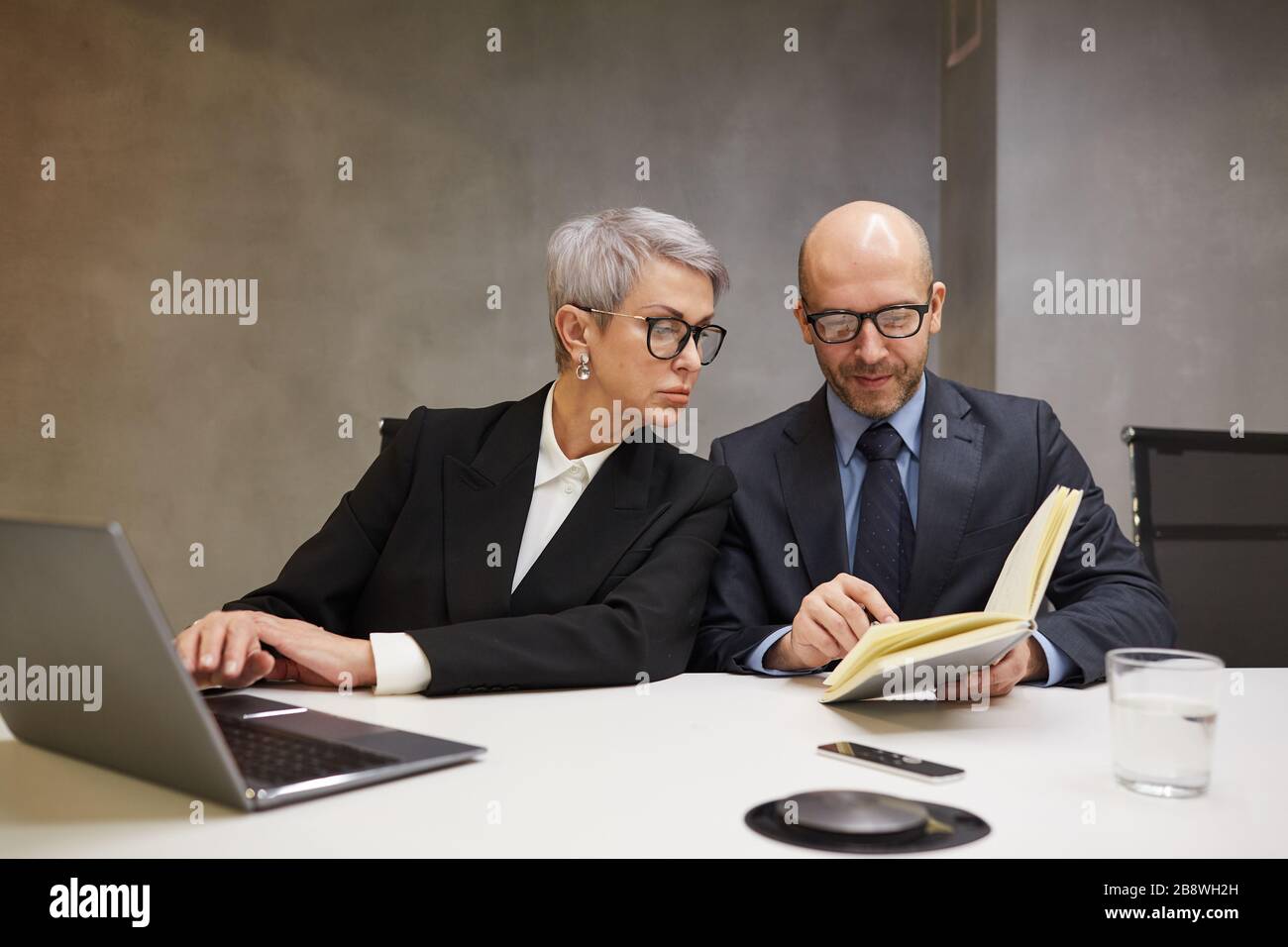Work computer suits hi-res stock photography and images - Alamy