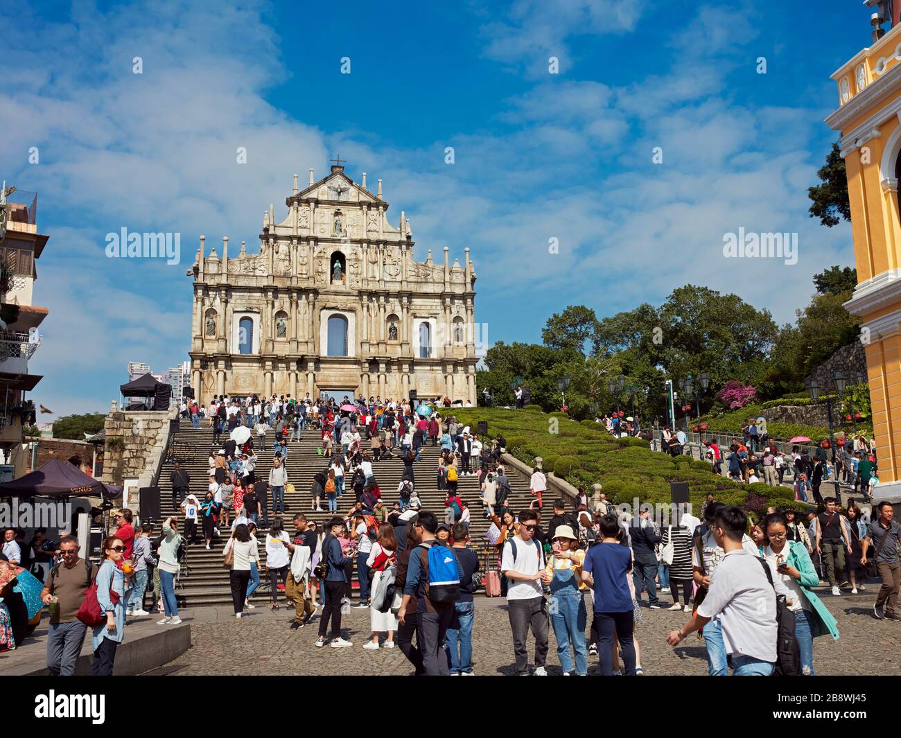 Crowd of tourists at the Ruins of Saint Paul's, a 17th-century Catholic ...