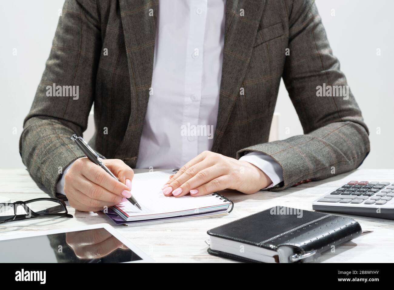 Close up woman hand holding pen Stock Photo - Alamy