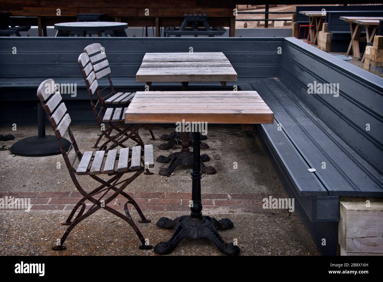 Outdoor cafe seating hi-res stock photography and images - Alamy