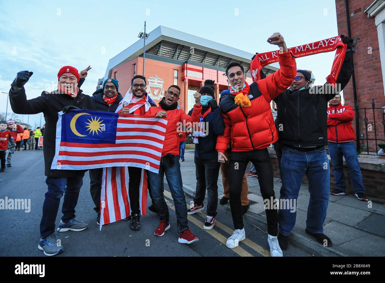 Anfield crowd champions league hi-res stock photography and images - Alamy