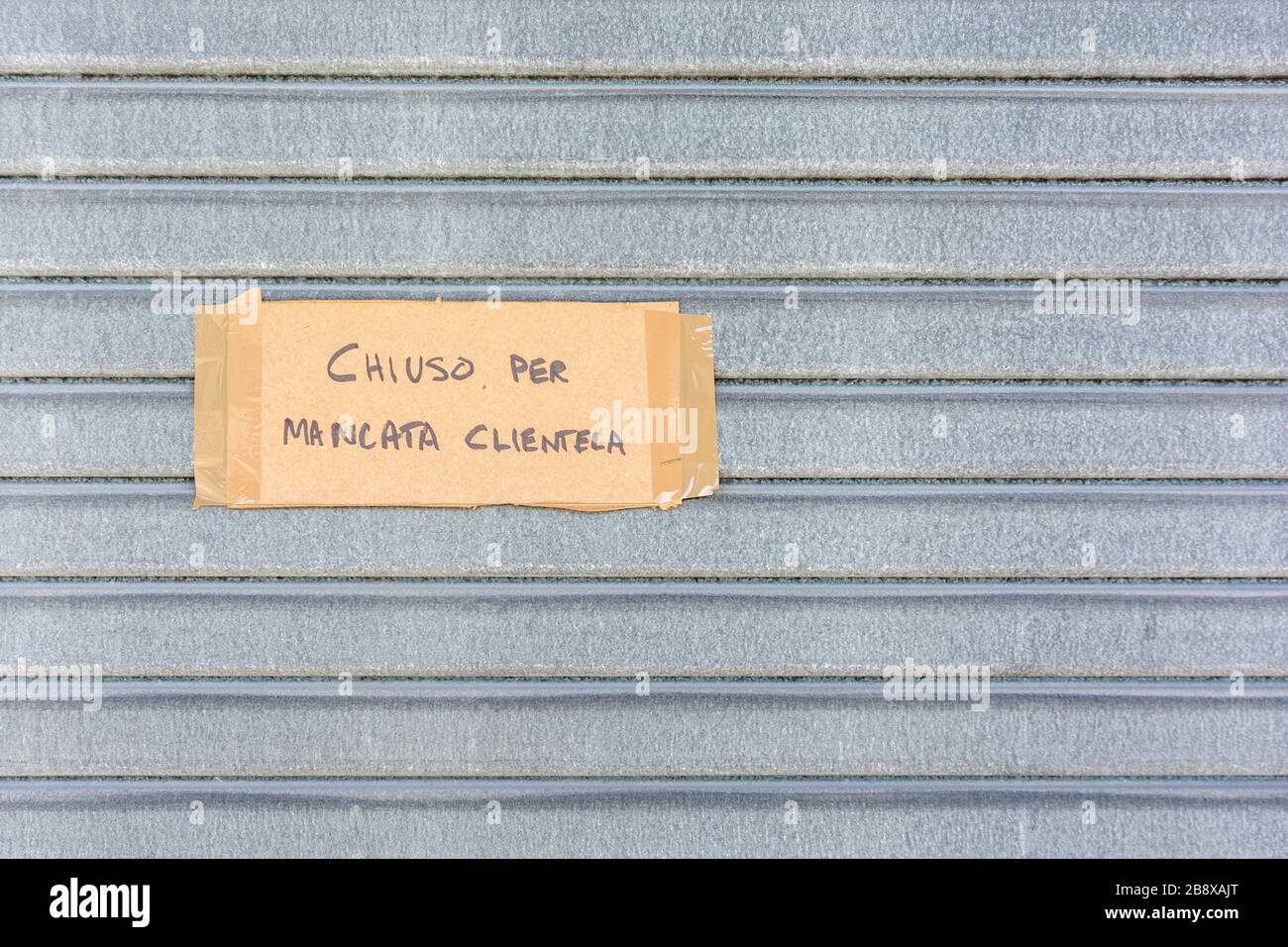 Italian shop and chiuso hi-res stock photography and images - Alamy