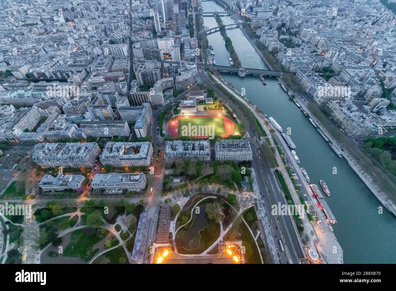 Night flight to paris hi-res stock photography and images - Alamy